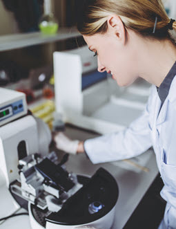 How to become a Pathologist? - 6 steps from high school to licensing in ...