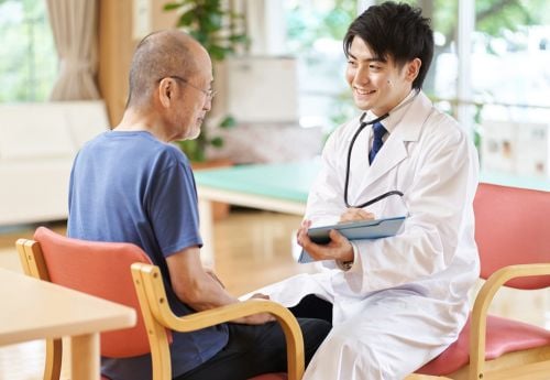 How to become a Geriatrician?